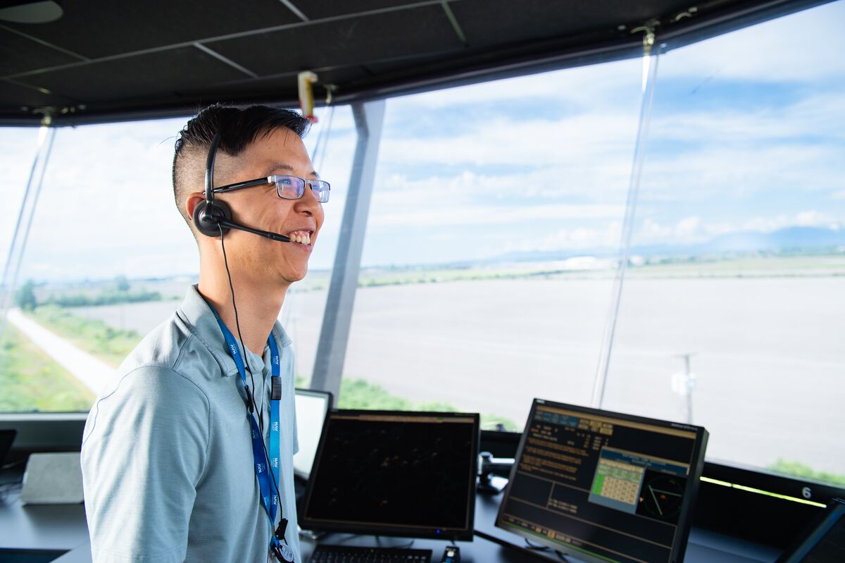 NAV CANADA How to become an air traffic controller or flight service ...