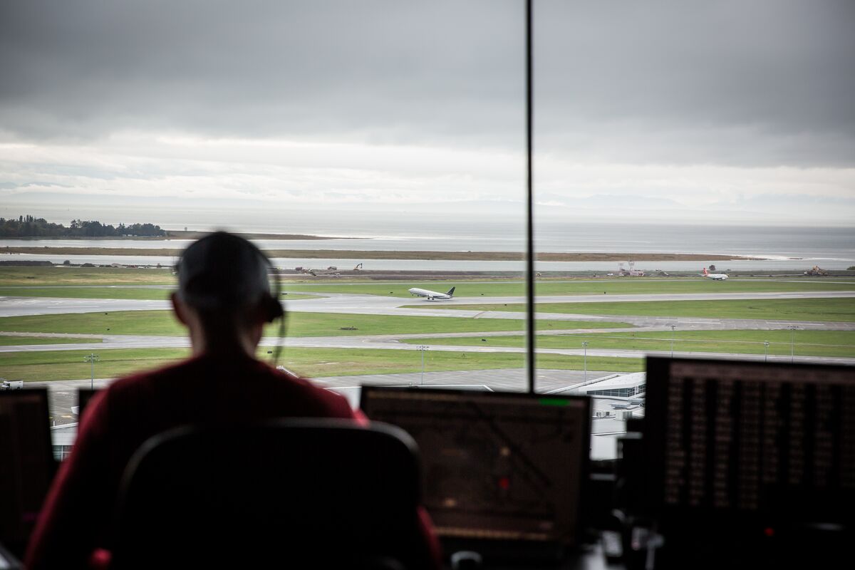 NAV CANADA Peer support groups manage one of the most stressful jobs